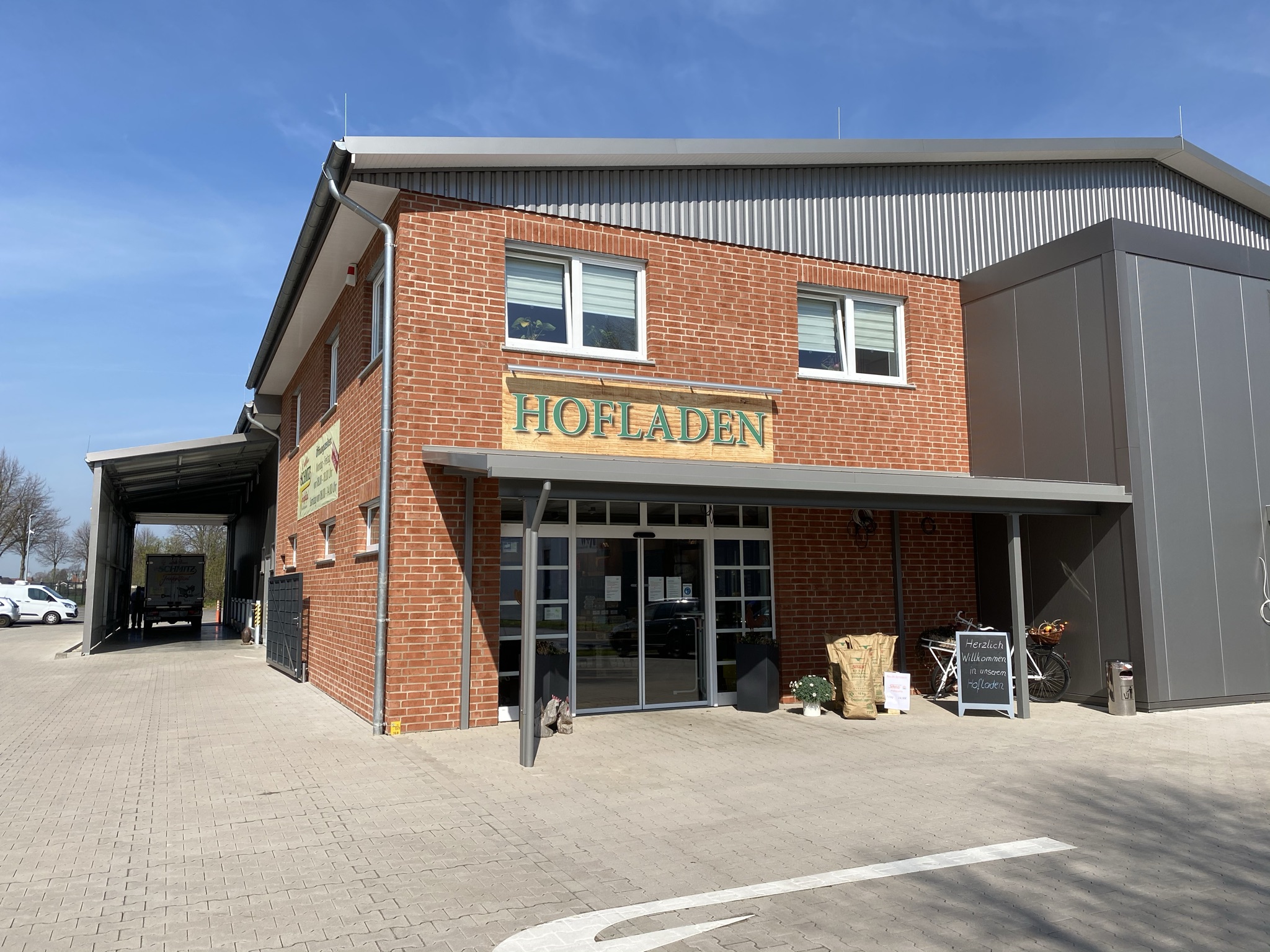 Schmitz Frischgeflügel - Direkt einkaufen im Hofladen in Hille/Nordhemmern